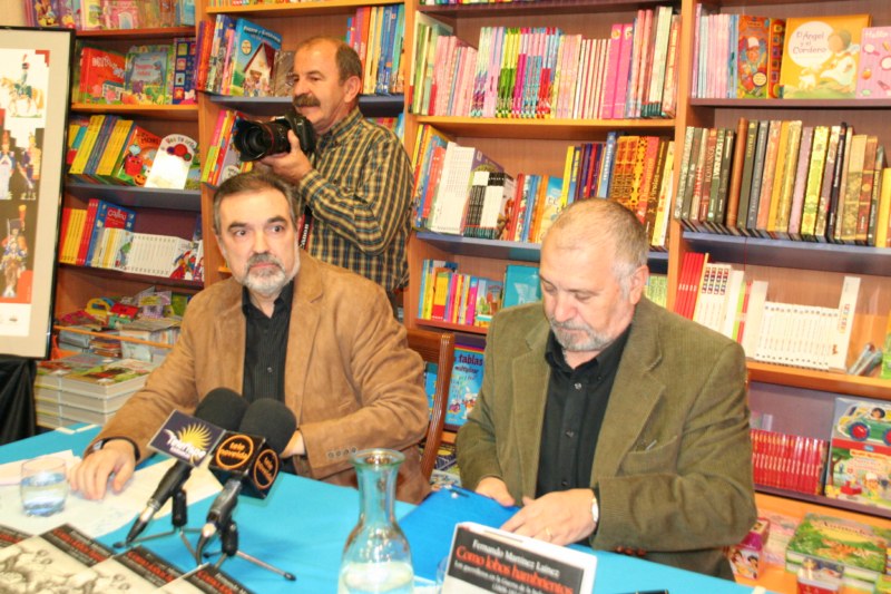 Conferencia sobre el libro “Como lobos hambrientos” - Novelda Digital