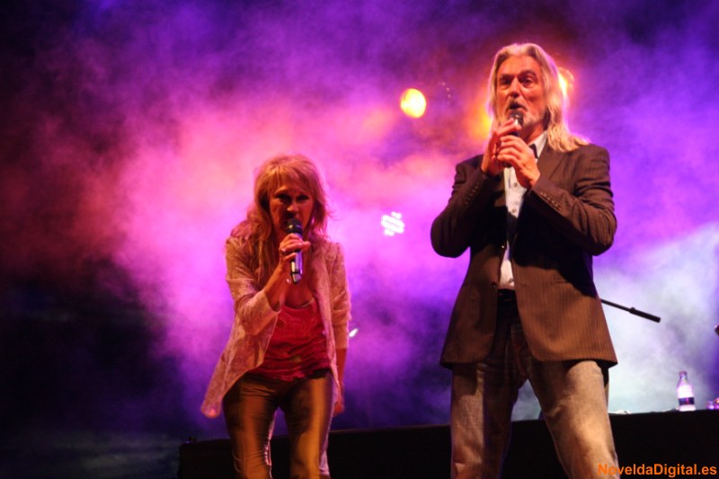 Helena Bianco levanta el auditorio con sus canciones - Novelda Digital