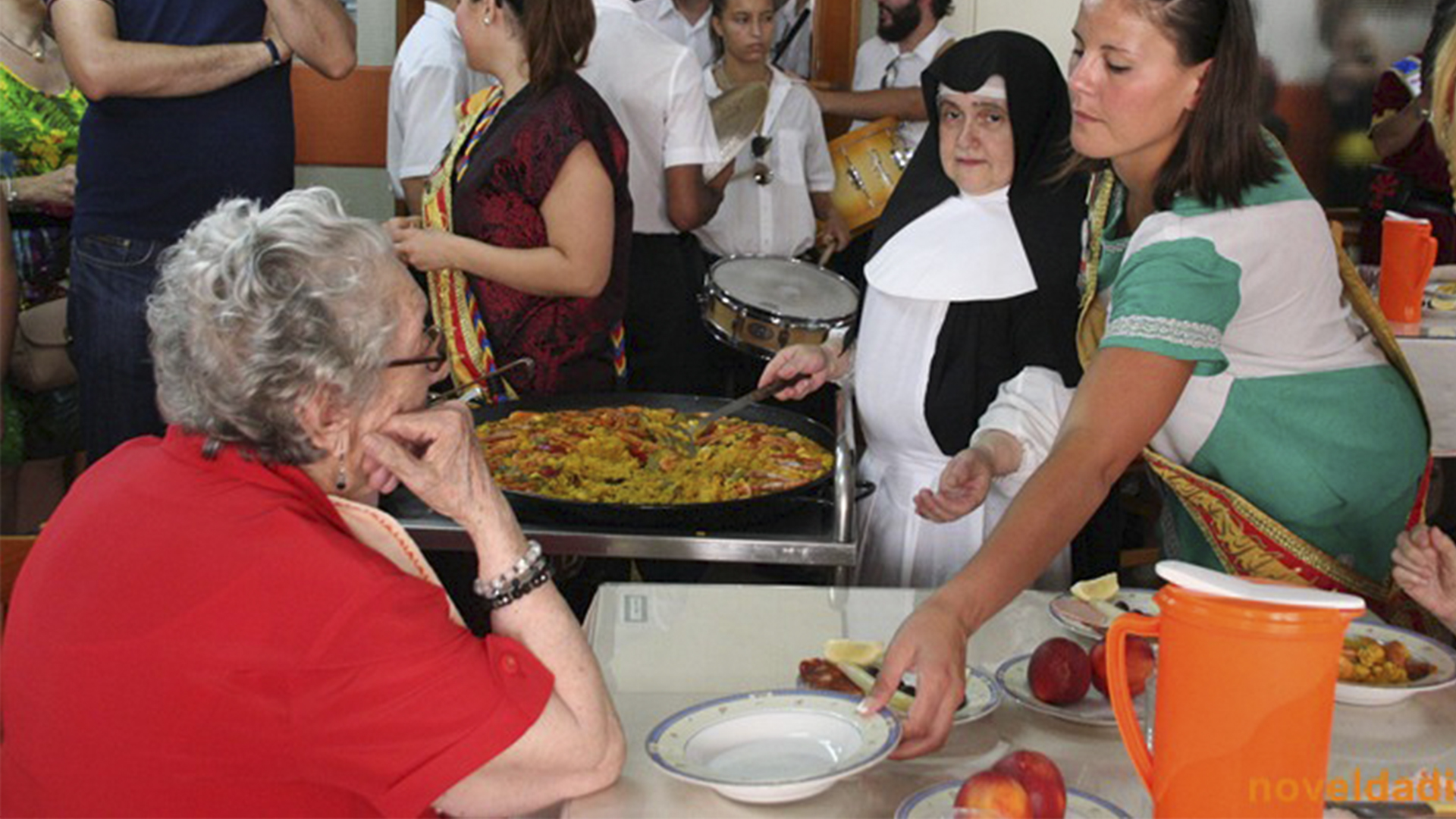 El Casino hace una recolecta de alimentos para el Asilo de Novelda ...